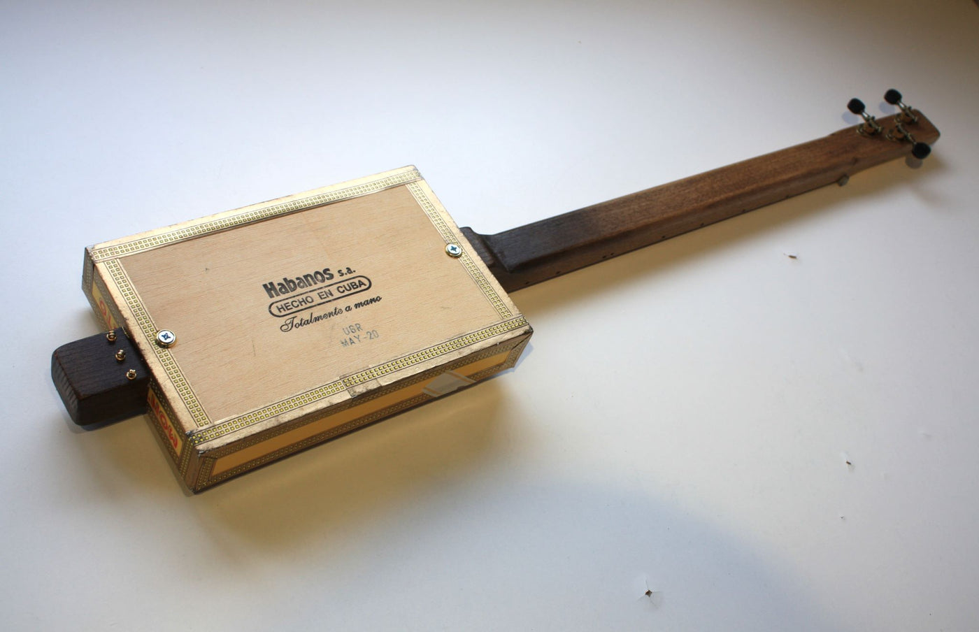 Montecristo fretless - 3 String Cigar Box Guitar by ChickenboneJohn ...